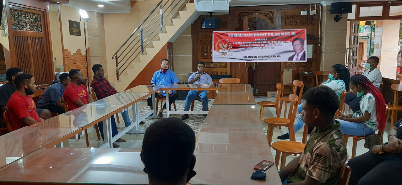 Pdt Ruben Uamang Gelar Sosialiasi Tentang Pancasila Sebagai Dasar Sistem Demokrasi Indonesia ...