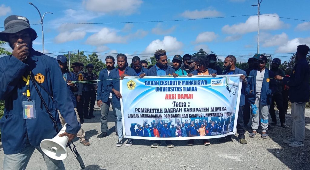 BEM Universitas Timika Kembali Gelar Demo Meminta Perhatian Pemerintah dan DPRD - Timika Bisnis