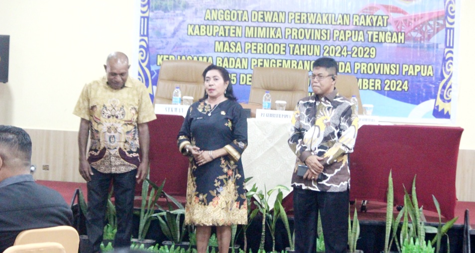 Asisten III Setda Provinsi Papua Buka Kegiatan Orientasi Anggota DPRD Mimika Periode 2024-2029 ...